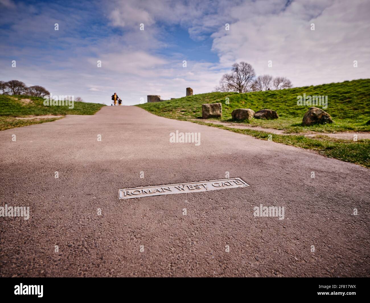 The Roman West Gate at Pevensey Castle near Eastbourne Stock Photo - Alamy