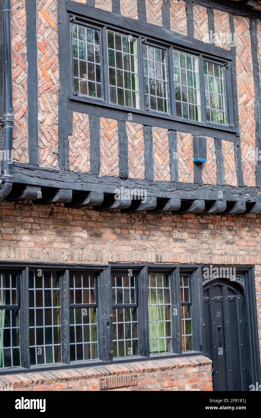 Exposed exterior beams hi-res stock photography and images - Alamy