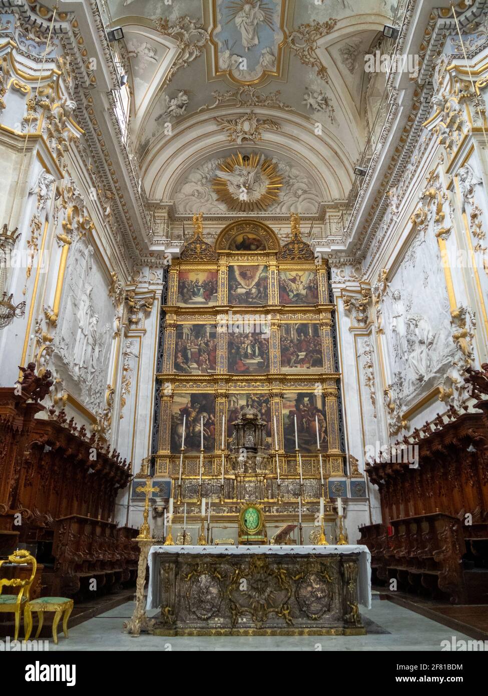 High altar and choir of Duomo di San Giorgio, Modica Stock Photo - Alamy
