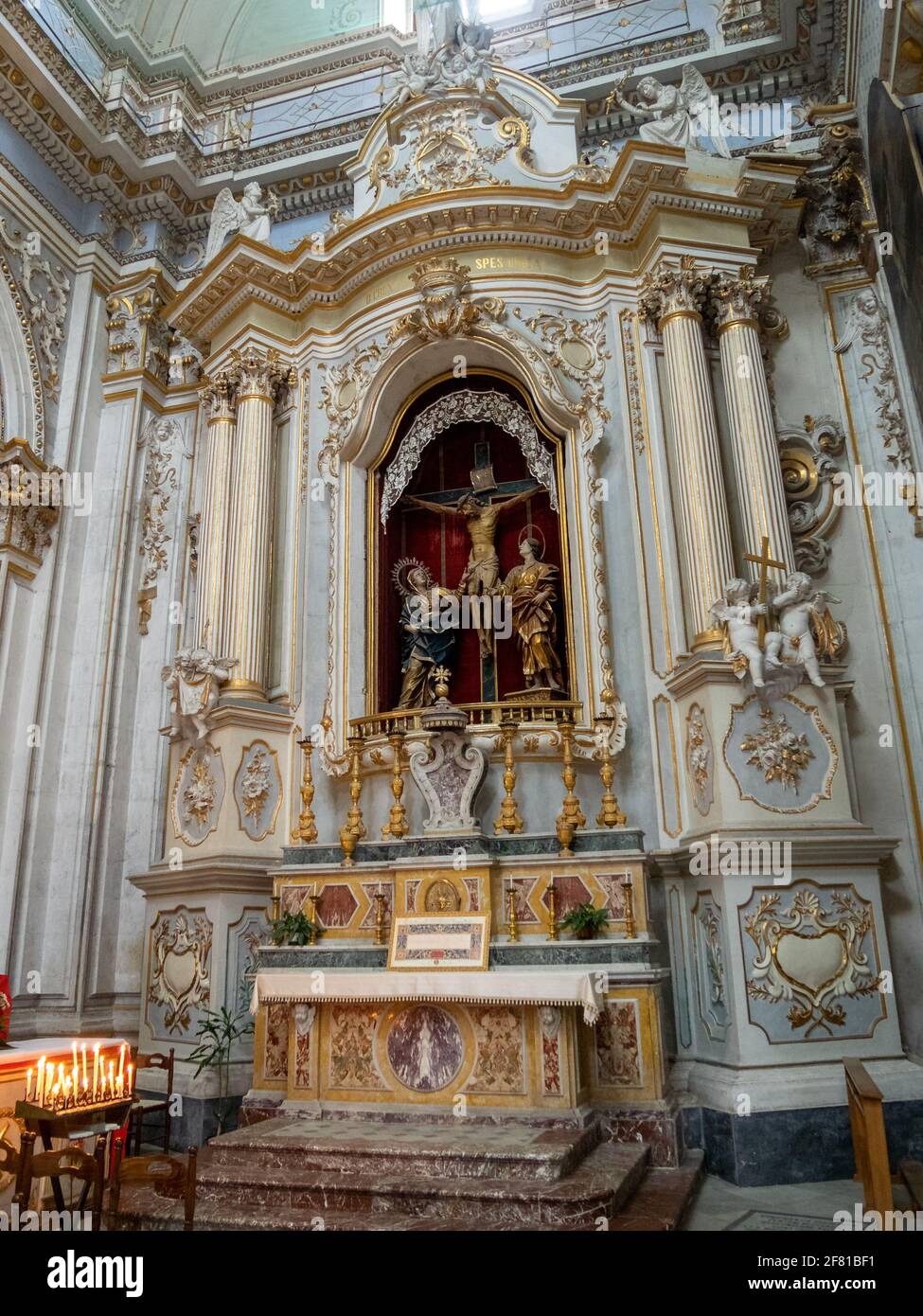 Baroque altar hi-res stock photography and images - Alamy