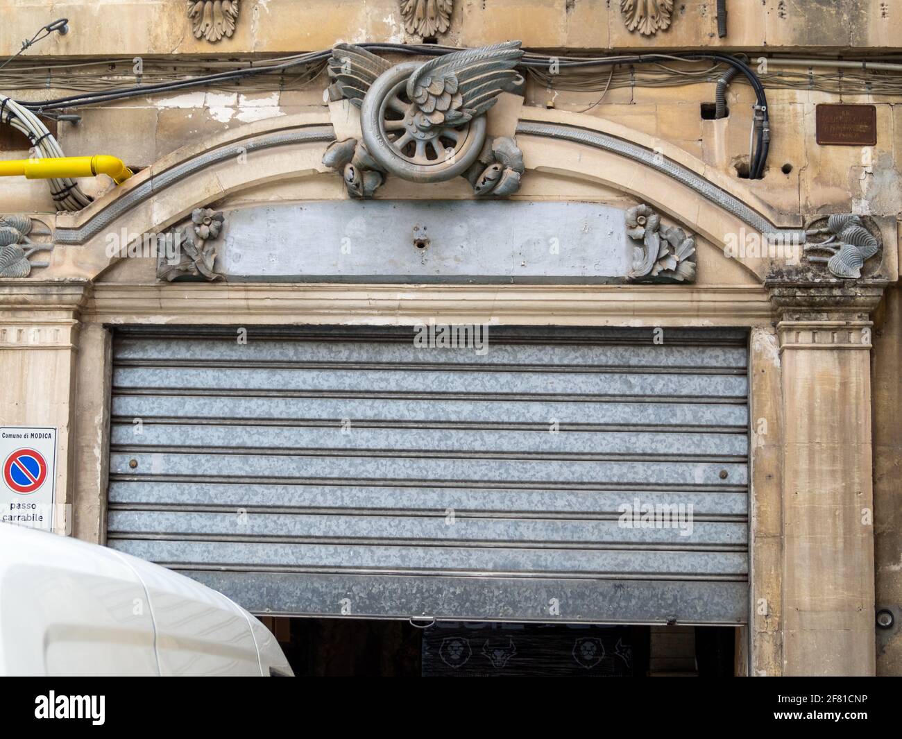 Gate decoration hi-res stock photography and images - Alamy