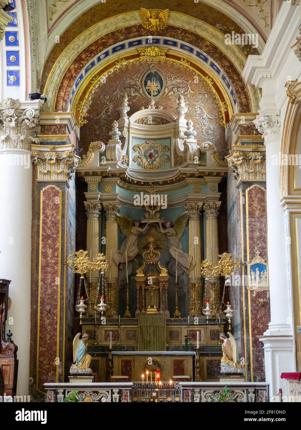 Side altar hi-res stock photography and images - Alamy