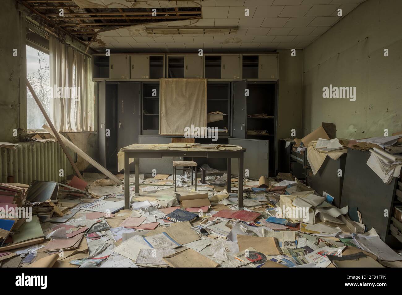 Old books pile floor hi-res stock photography and images - Alamy