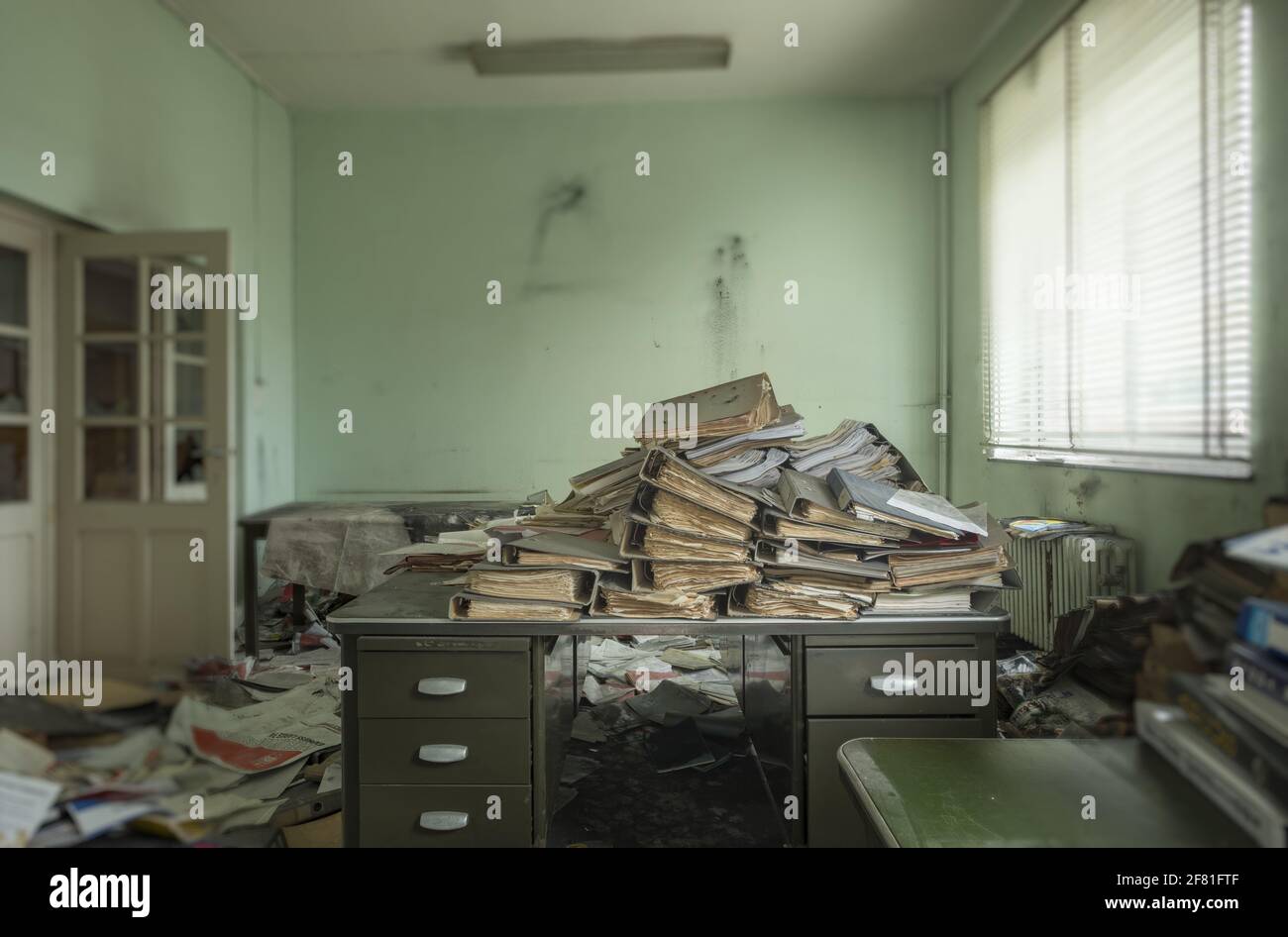 Messy room books hi-res stock photography and images - Alamy