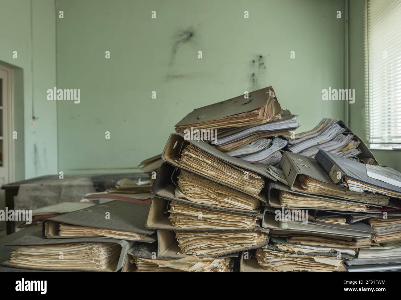 Abandoned school books hi-res stock photography and images - Alamy
