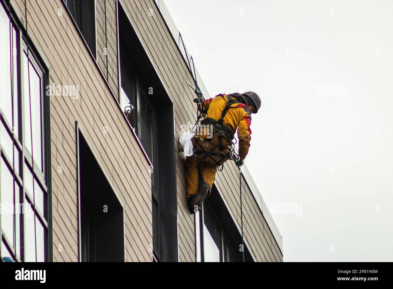 Mount climbing builder repair skyscraper building workflow safety ...