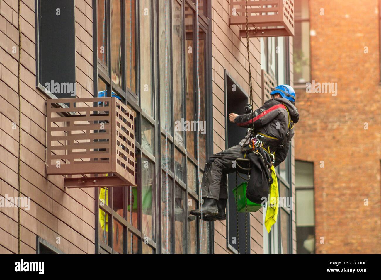 Mount climbing builder repair skyscraper building workflow safety ...