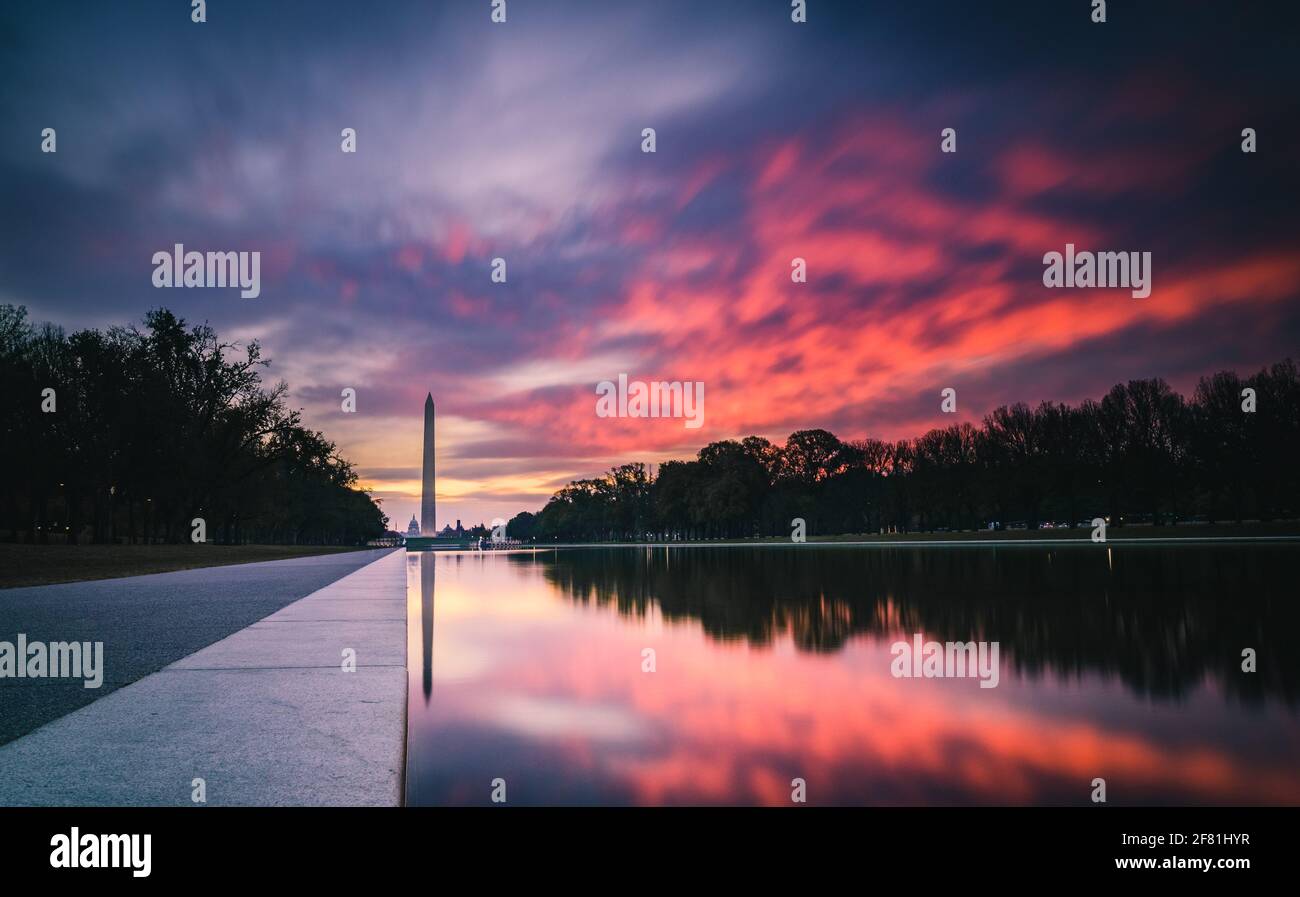 Sunrise at the national mall washington dc hi-res stock photography and ...