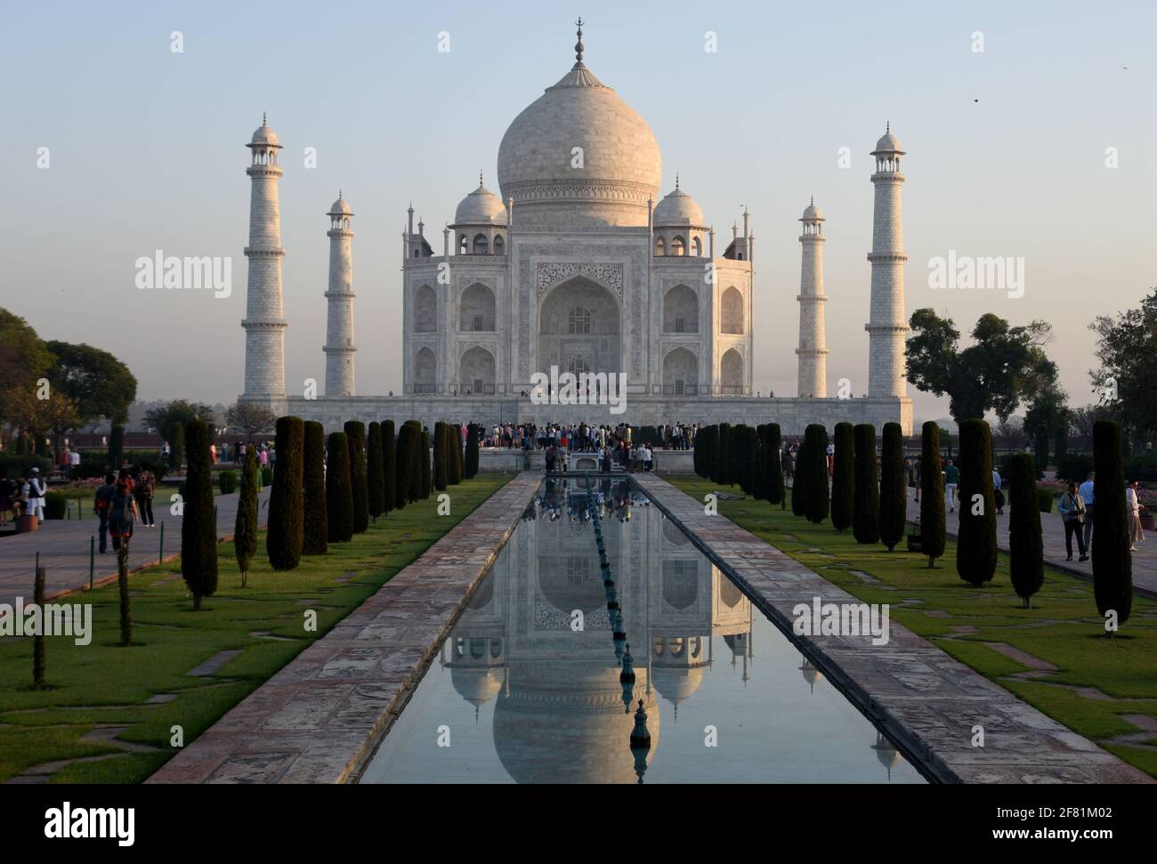 Taj Mahal with blue and clear sky Stock Photo - Alamy