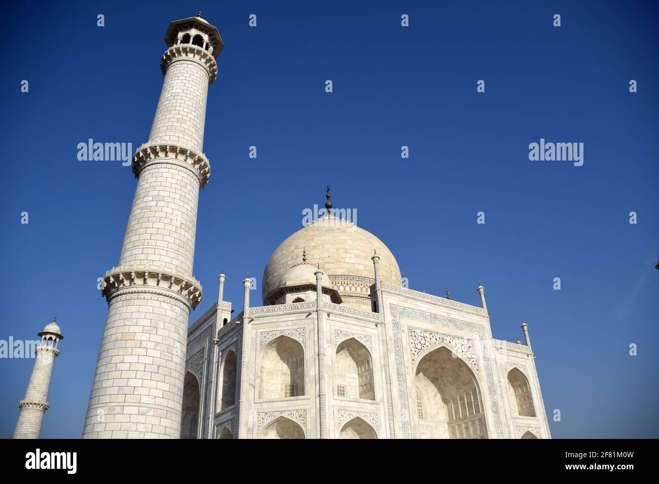 Taj Mahal with blue and clear sky Stock Photo - Alamy