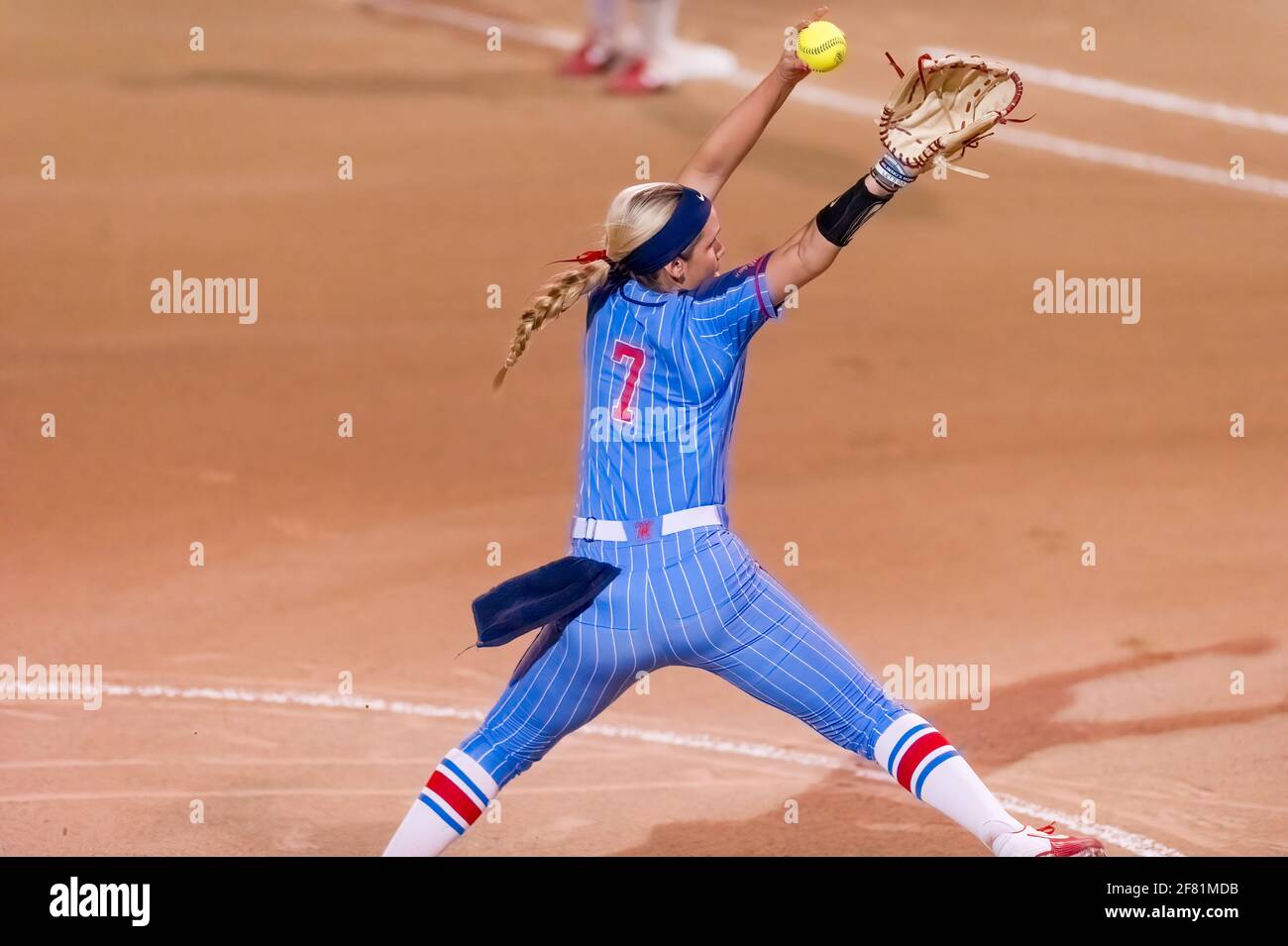 Baseball pitcher winding up pitch hi-res stock photography and images ...