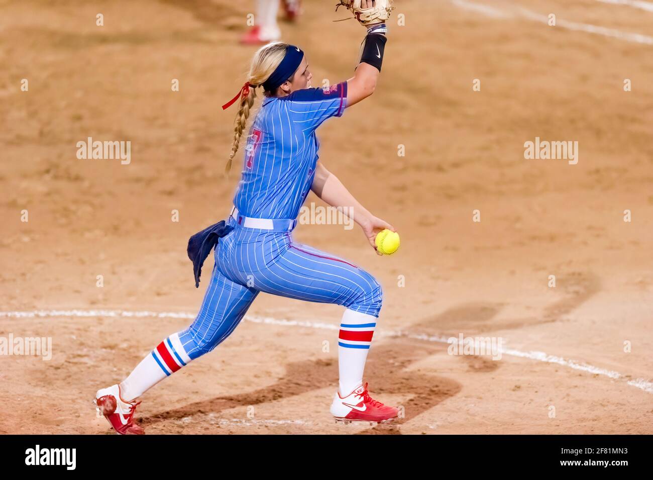 Baseball pitcher winding up pitch hi-res stock photography and images ...