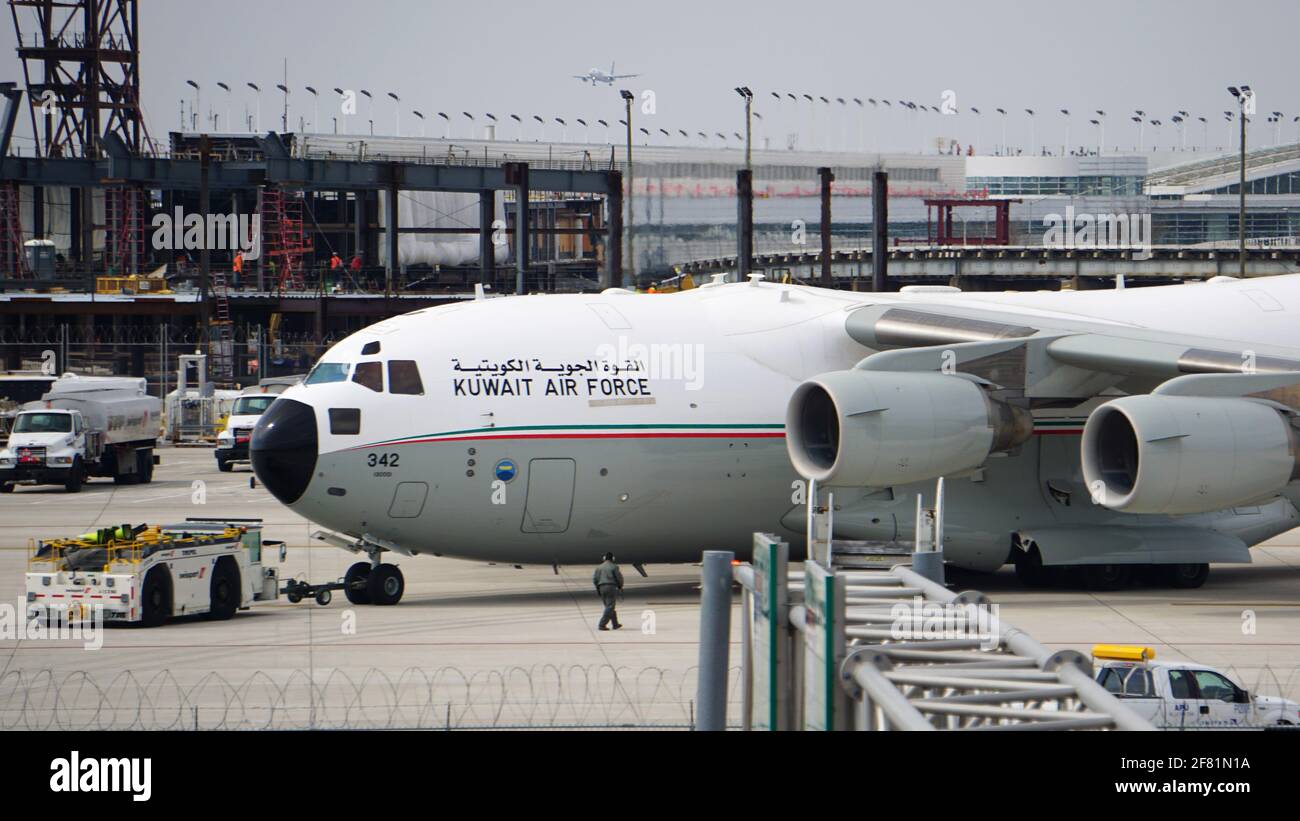 Kuwait Air Force Boeing C-17 Globemaster being prepared for takeoff ...