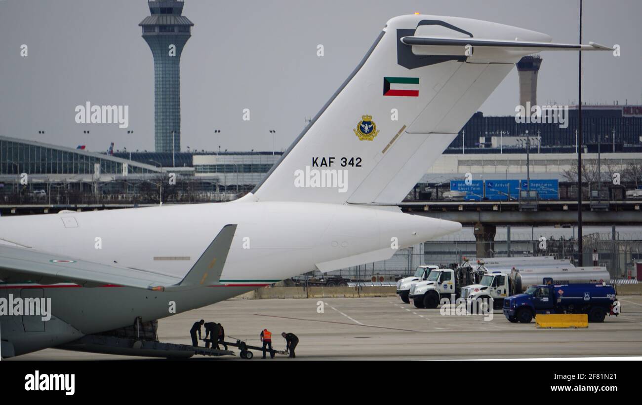 Kuwait Air Force Boeing C-17 Globemaster being prepared for takeoff ...
