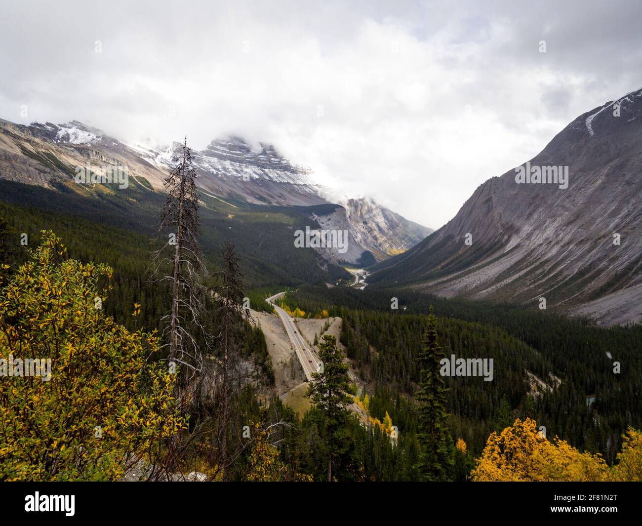 High road low road hi-res stock photography and images - Alamy