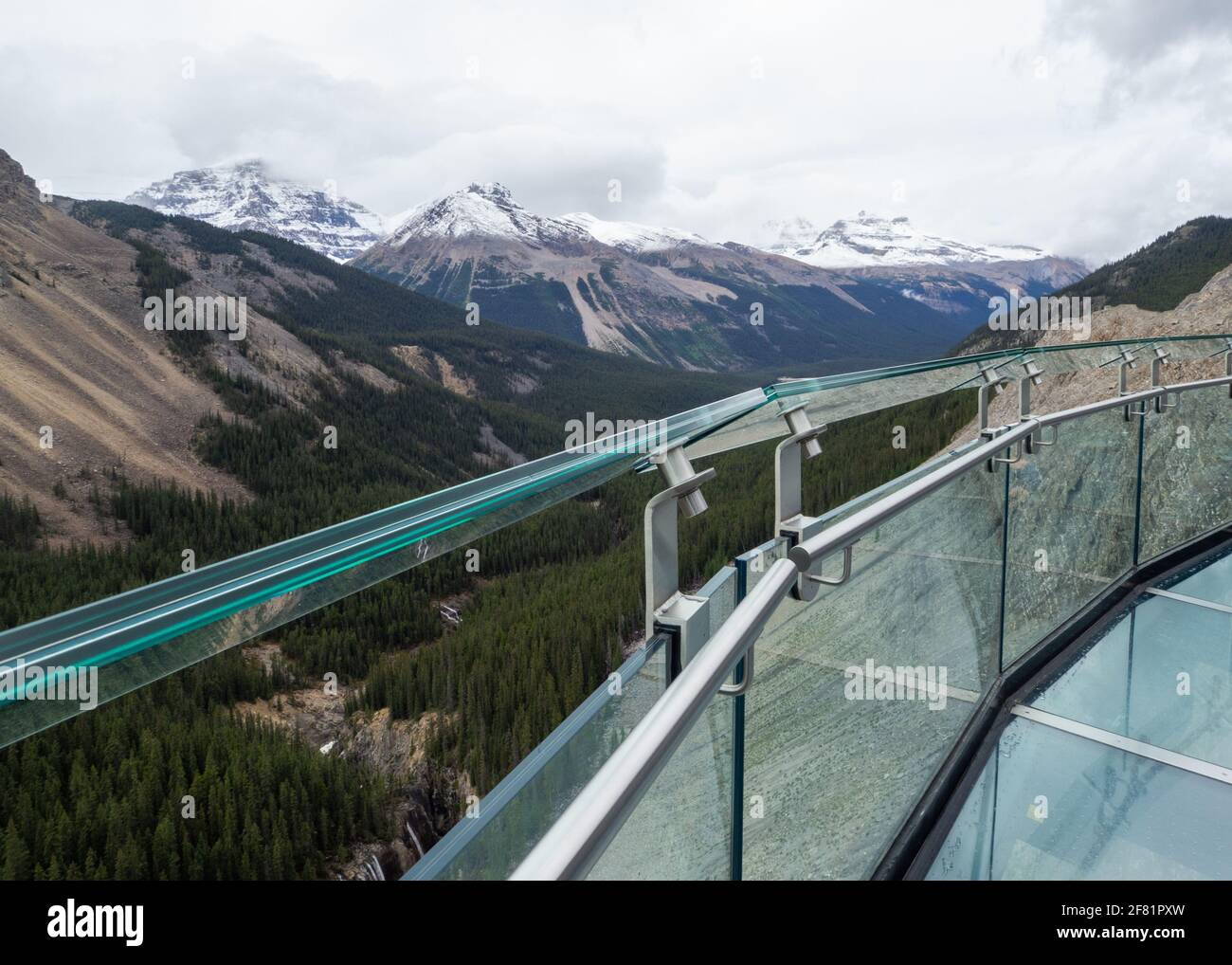 Beautiful aerial view canadian mountain hi-res stock photography and ...