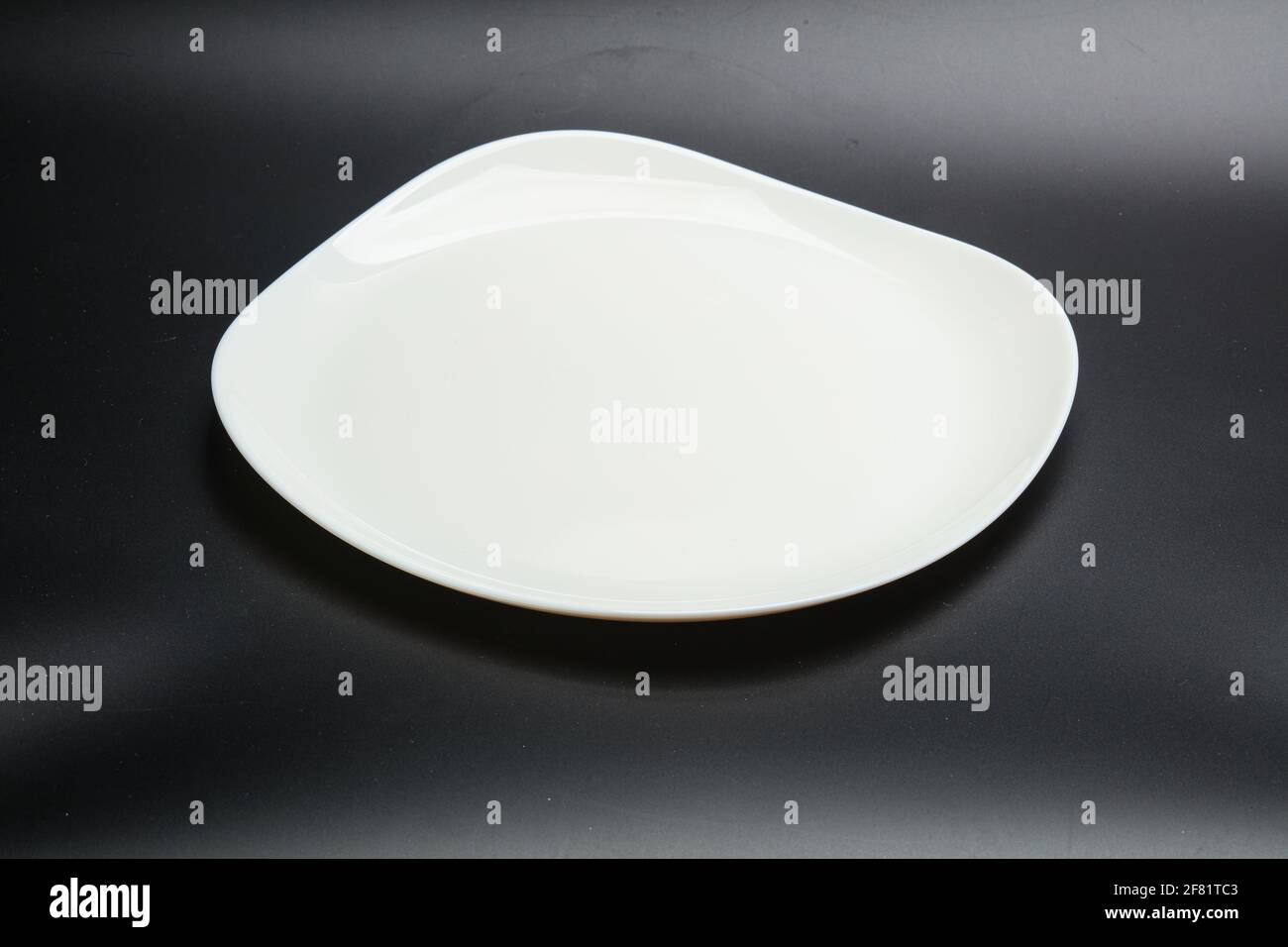 White empty plate for serving isolated Stock Photo - Alamy