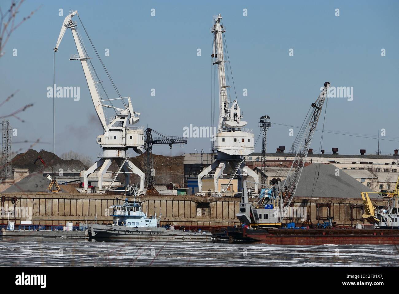 Sand mining ship hi-res stock photography and images - Alamy