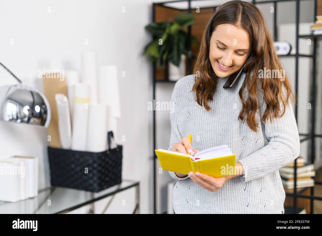 Multitasking secretary hi-res stock photography and images - Alamy