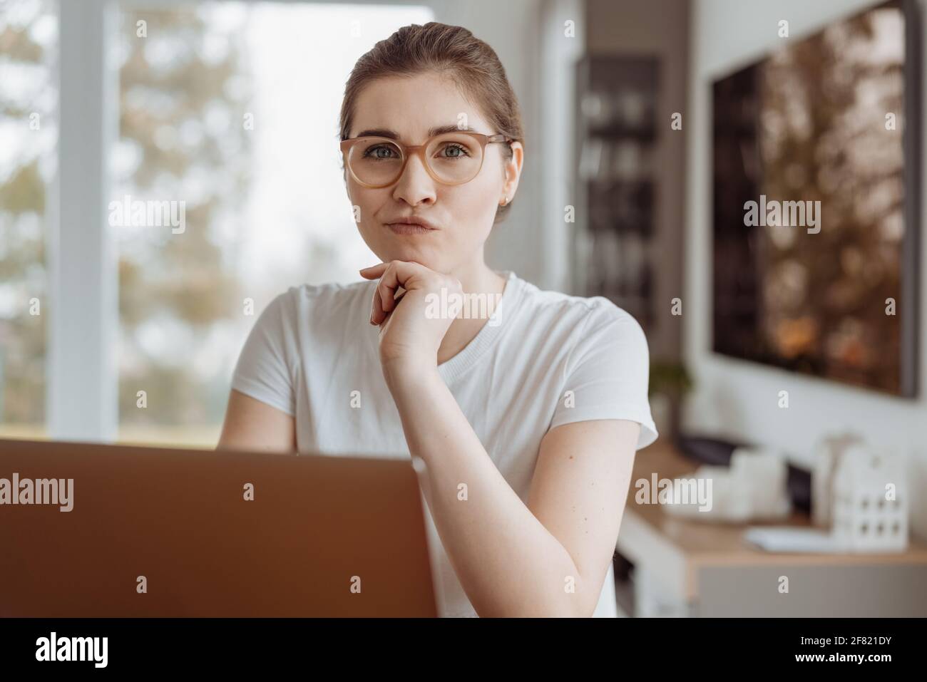 Perplexed look hi-res stock photography and images - Alamy
