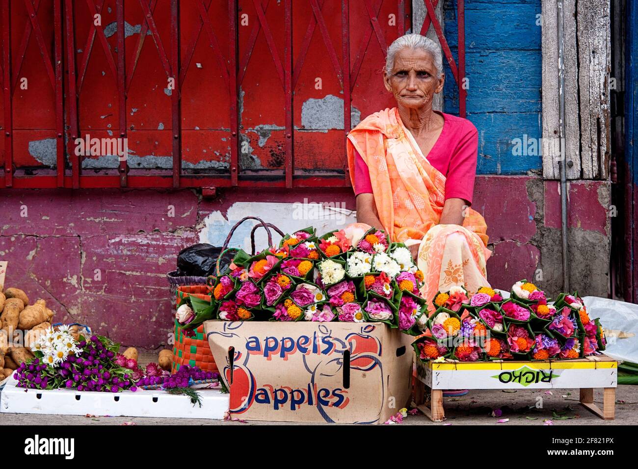 Indian woman selling flowers hi-res stock photography and images - Alamy