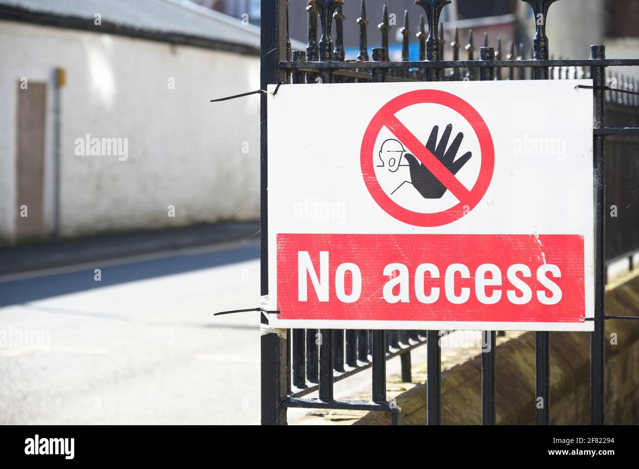 Private road access only hi-res stock photography and images - Alamy