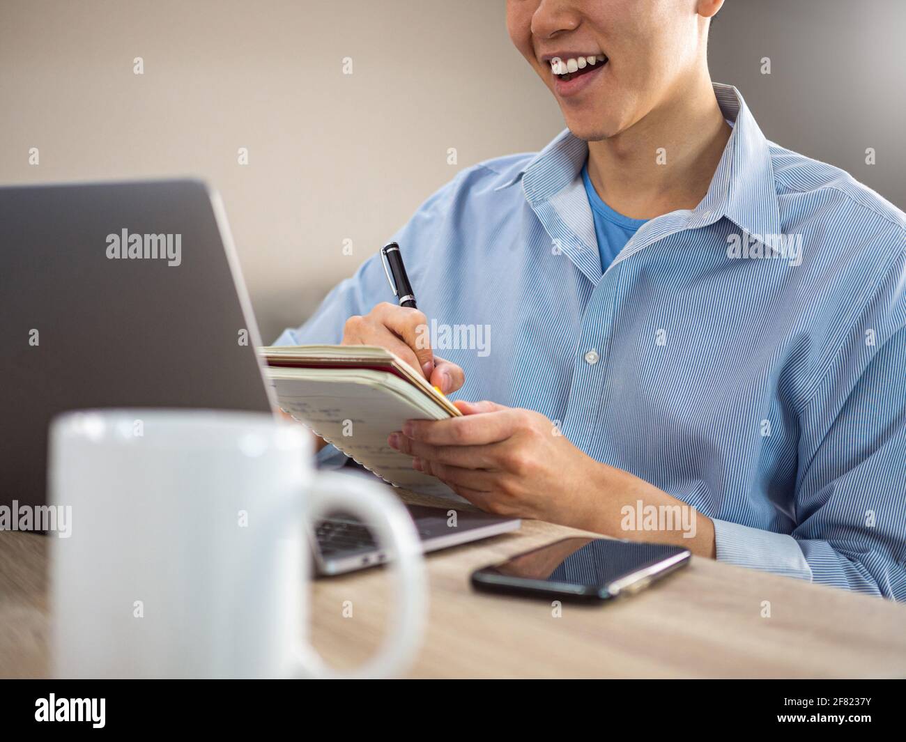 Korean teen notes hi-res stock photography and images - Alamy