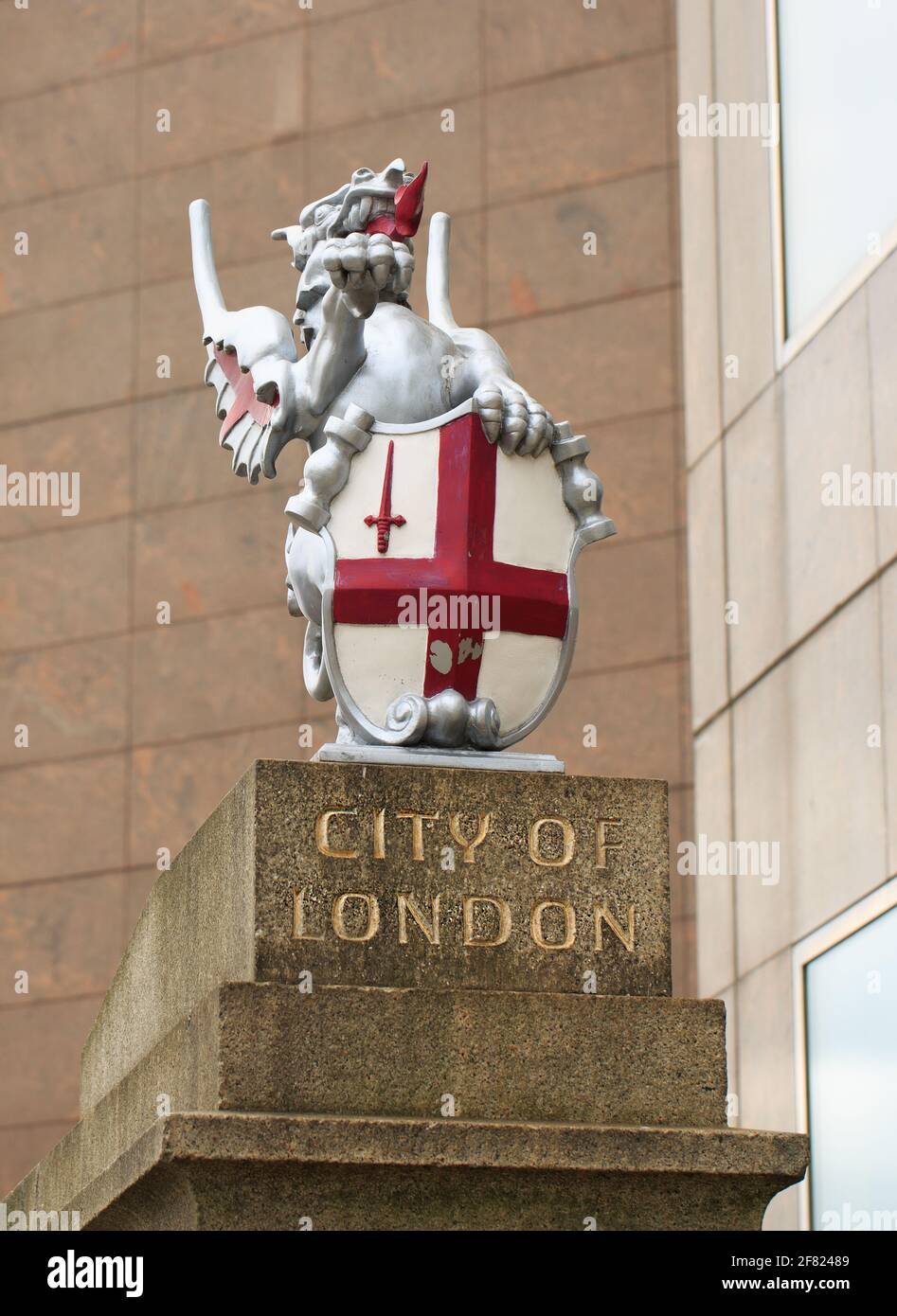 City of london dragon boundary mark hi-res stock photography and images ...