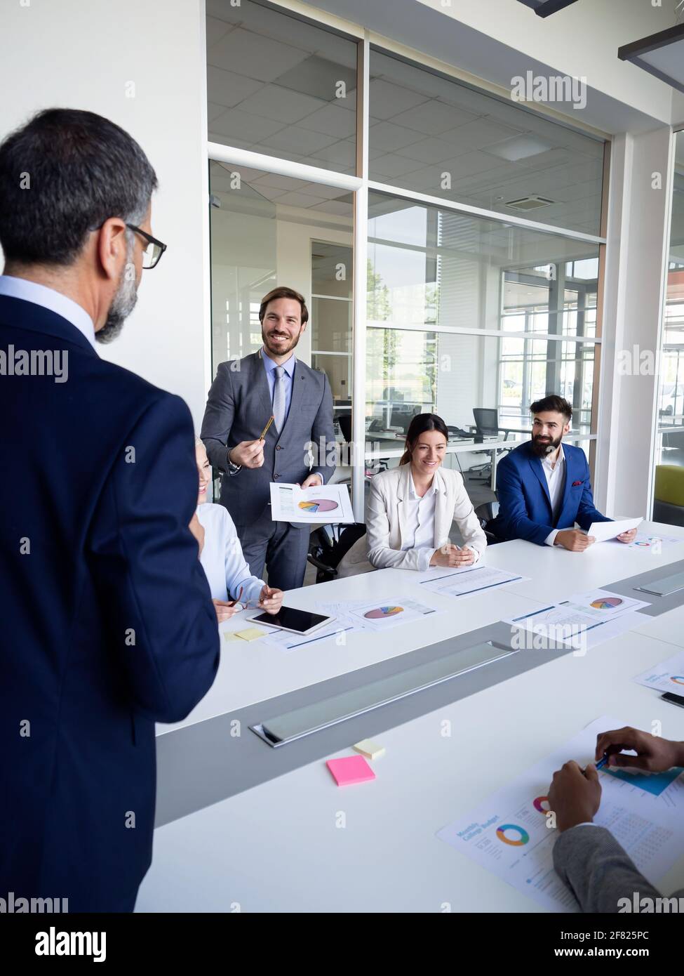Board room meeting hi-res stock photography and images - Alamy