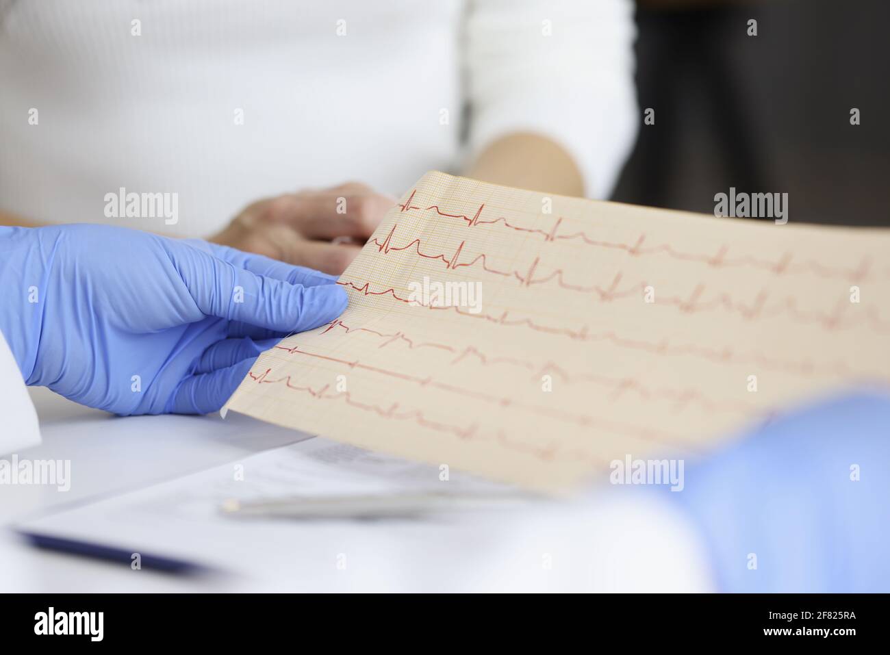 Patient cardiogram hi-res stock photography and images - Alamy
