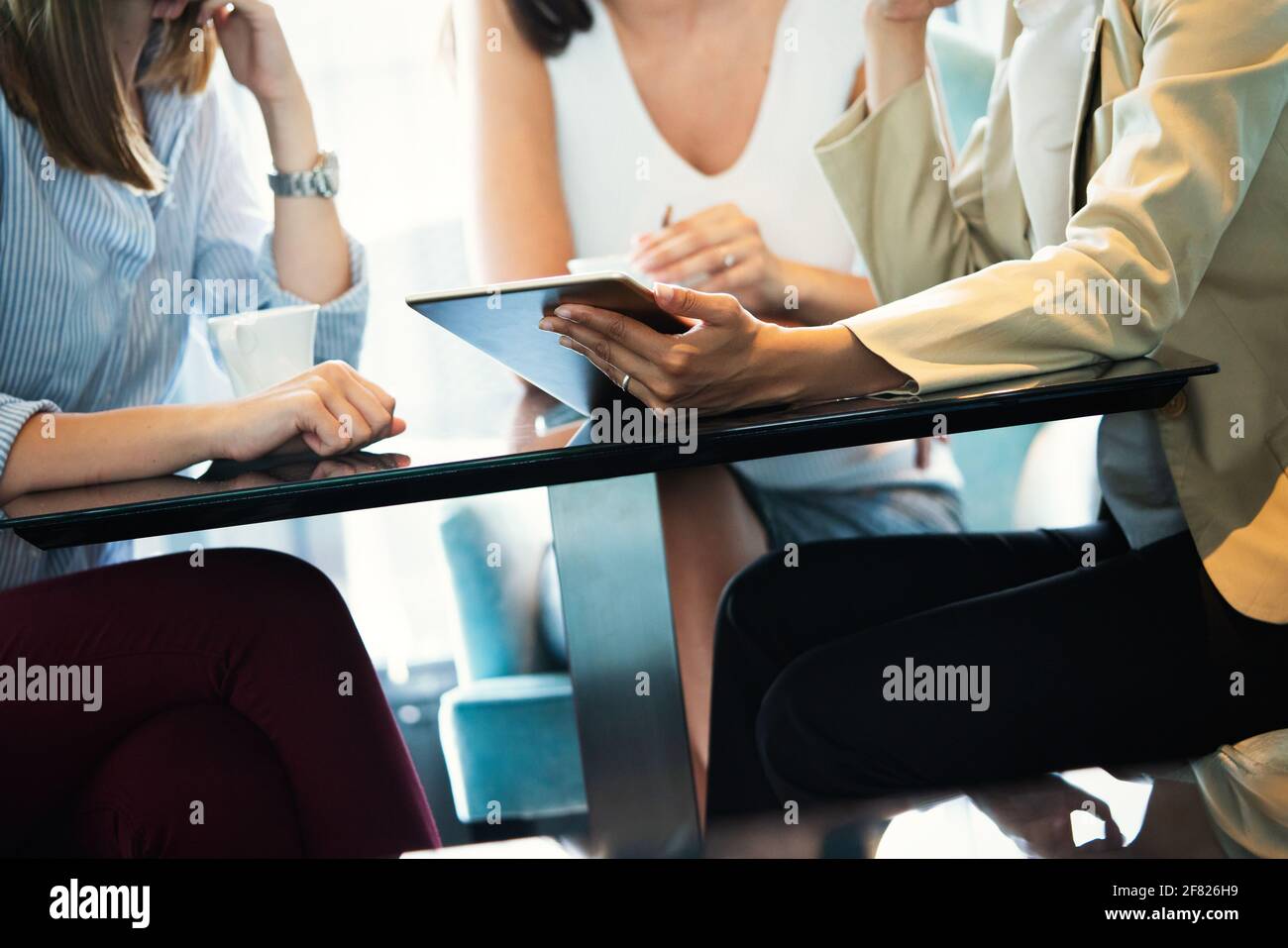 Teamwork in technology hi-res stock photography and images - Alamy