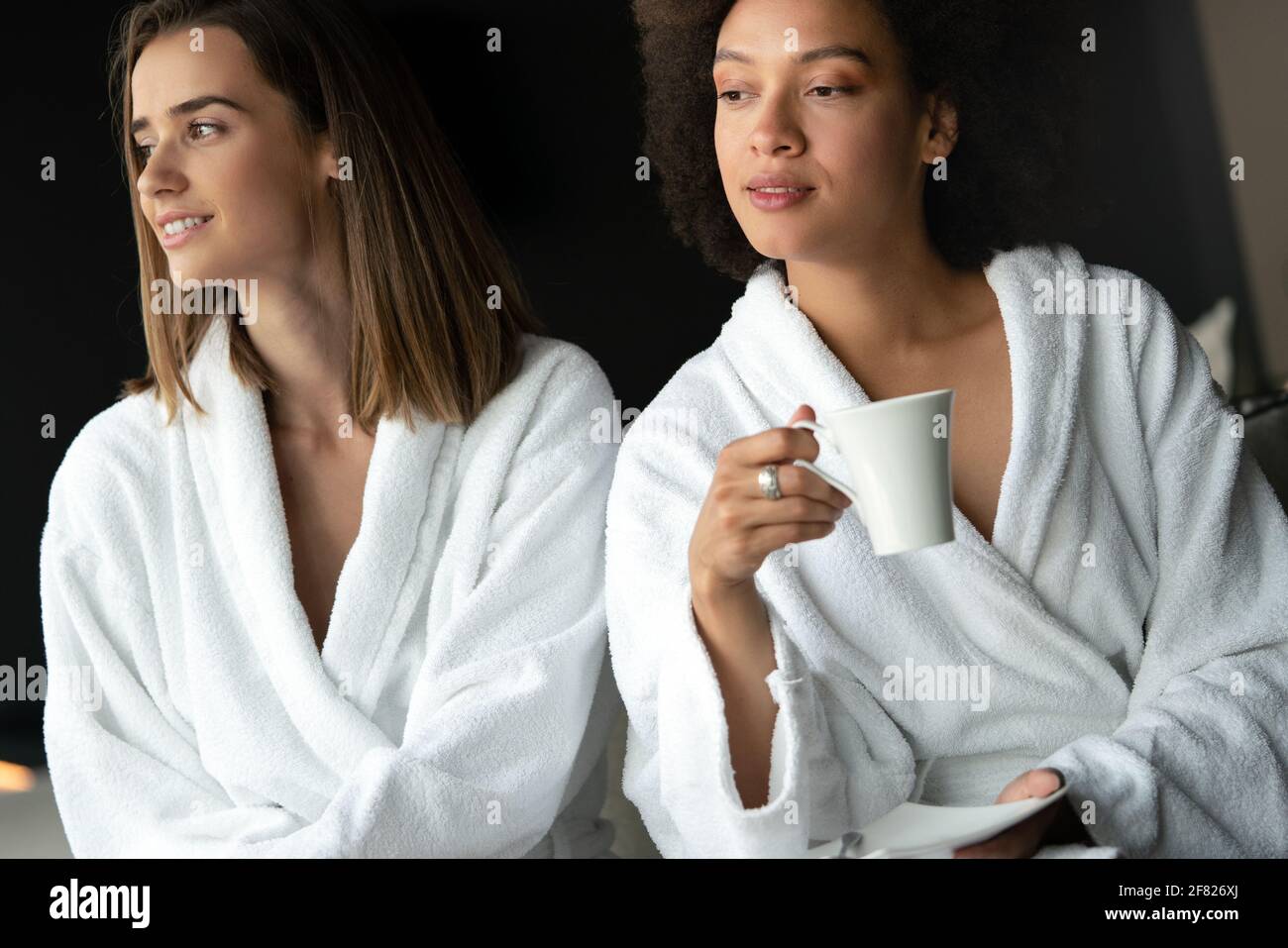 Body diversity people resort hi-res stock photography and images - Alamy