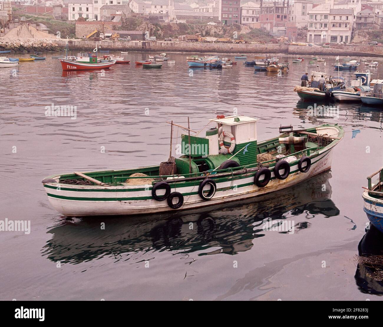 Barcos pesqueros galicia hi-res stock photography and images - Alamy