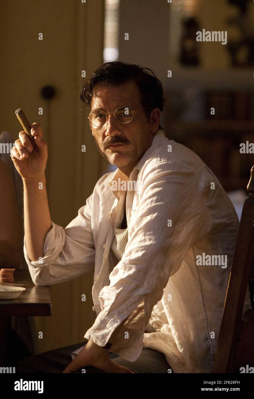 CLIVE OWEN in HEMINGWAY & GELLHORN (2012), directed by PHILIP KAUFMAN. Credit: HBO / Album Stock ...