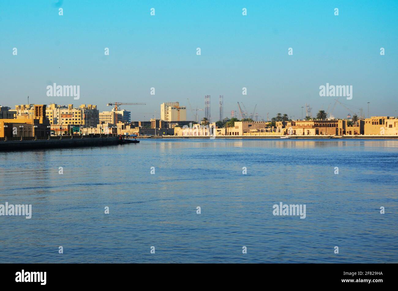 Side view lake hi-res stock photography and images - Alamy