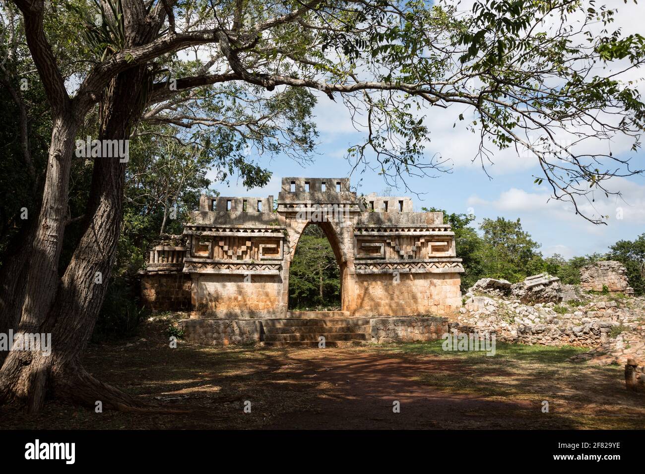 Ancient mayan arch at Labna mayan ruins, Yucatan, Mexico Stock Photo ...