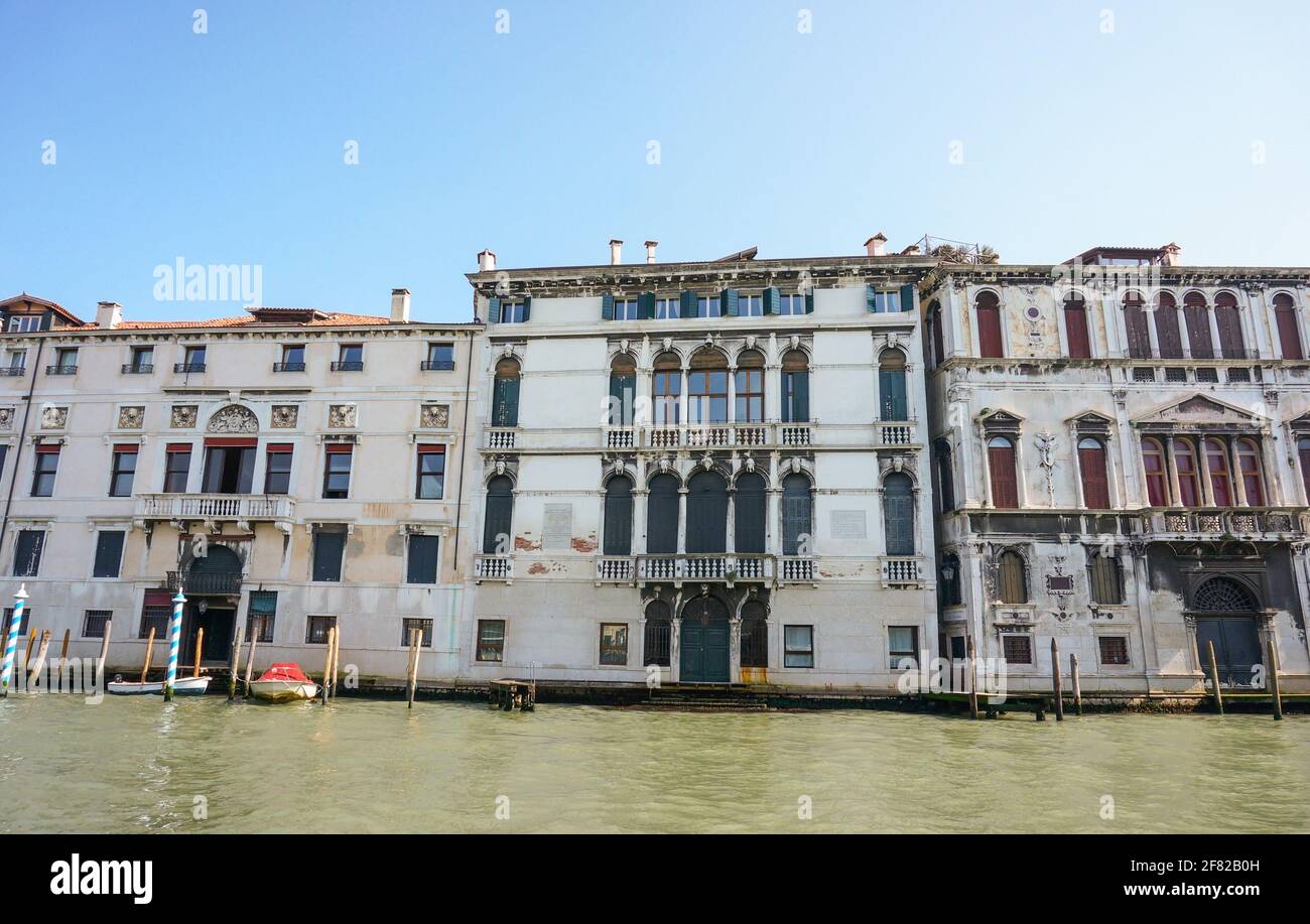 Row of italian buildings hi-res stock photography and images - Alamy