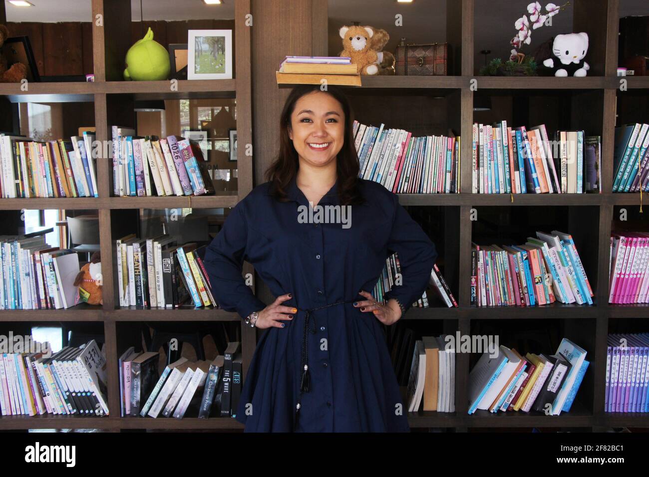 Library books librarian hi-res stock photography and images - Alamy