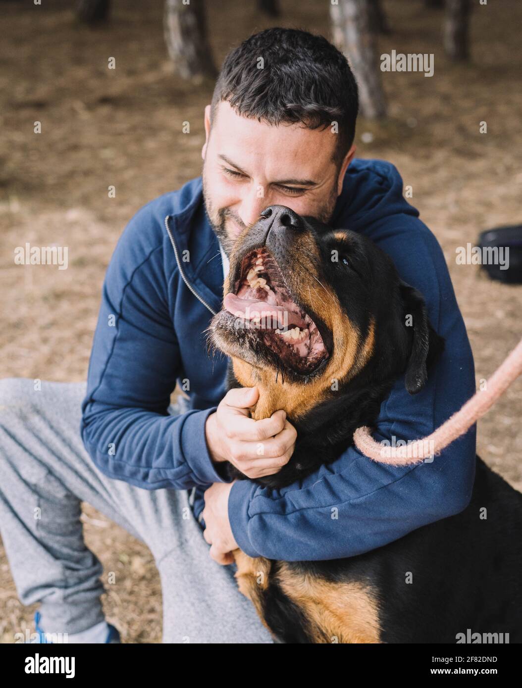 Son Cazadores De Rottweilers