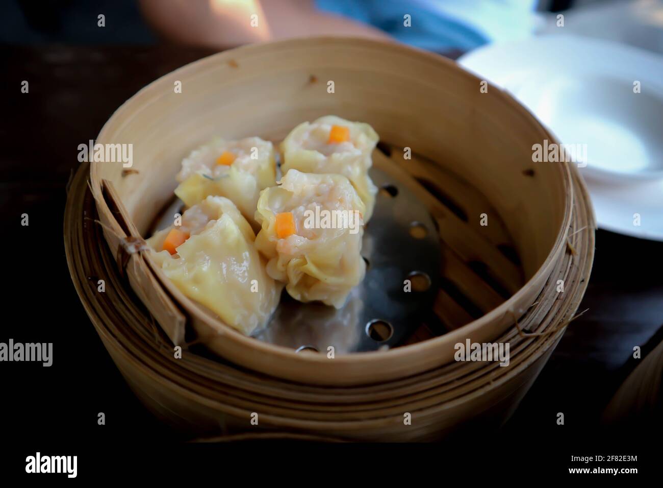 Dim sum shrimp rice roll hi-res stock photography and images - Alamy