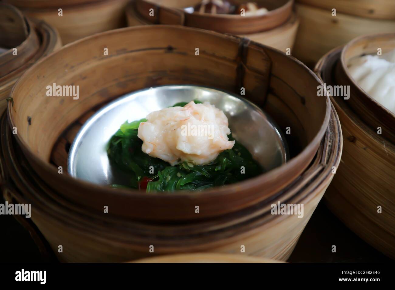 Shrimp seaweed dumplings hi-res stock photography and images - Alamy