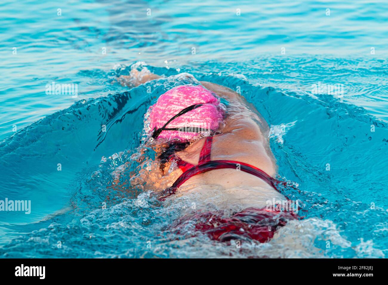 Swimmer pushing off pool wall hi-res stock photography and images - Alamy