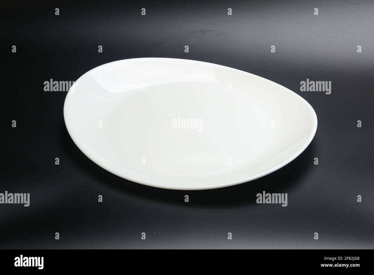 White empty plate for serving isolated Stock Photo - Alamy