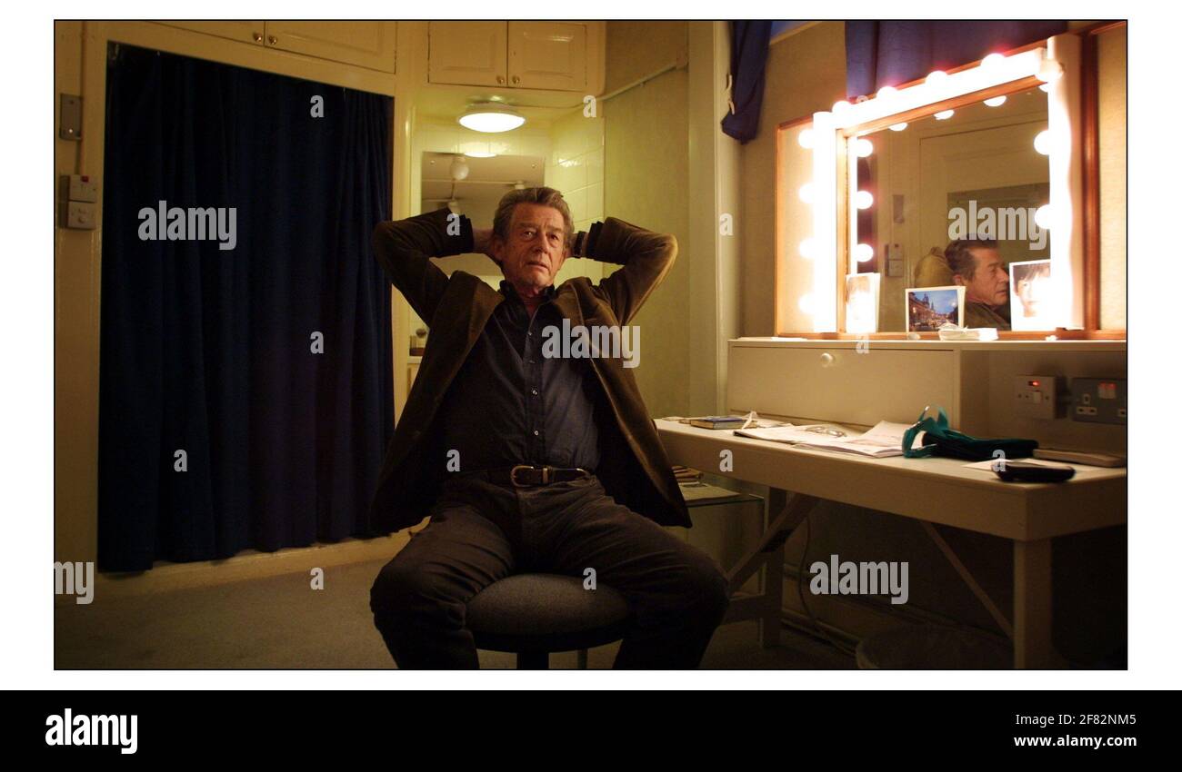 Actor in dressing room hi-res stock photography and images - Alamy