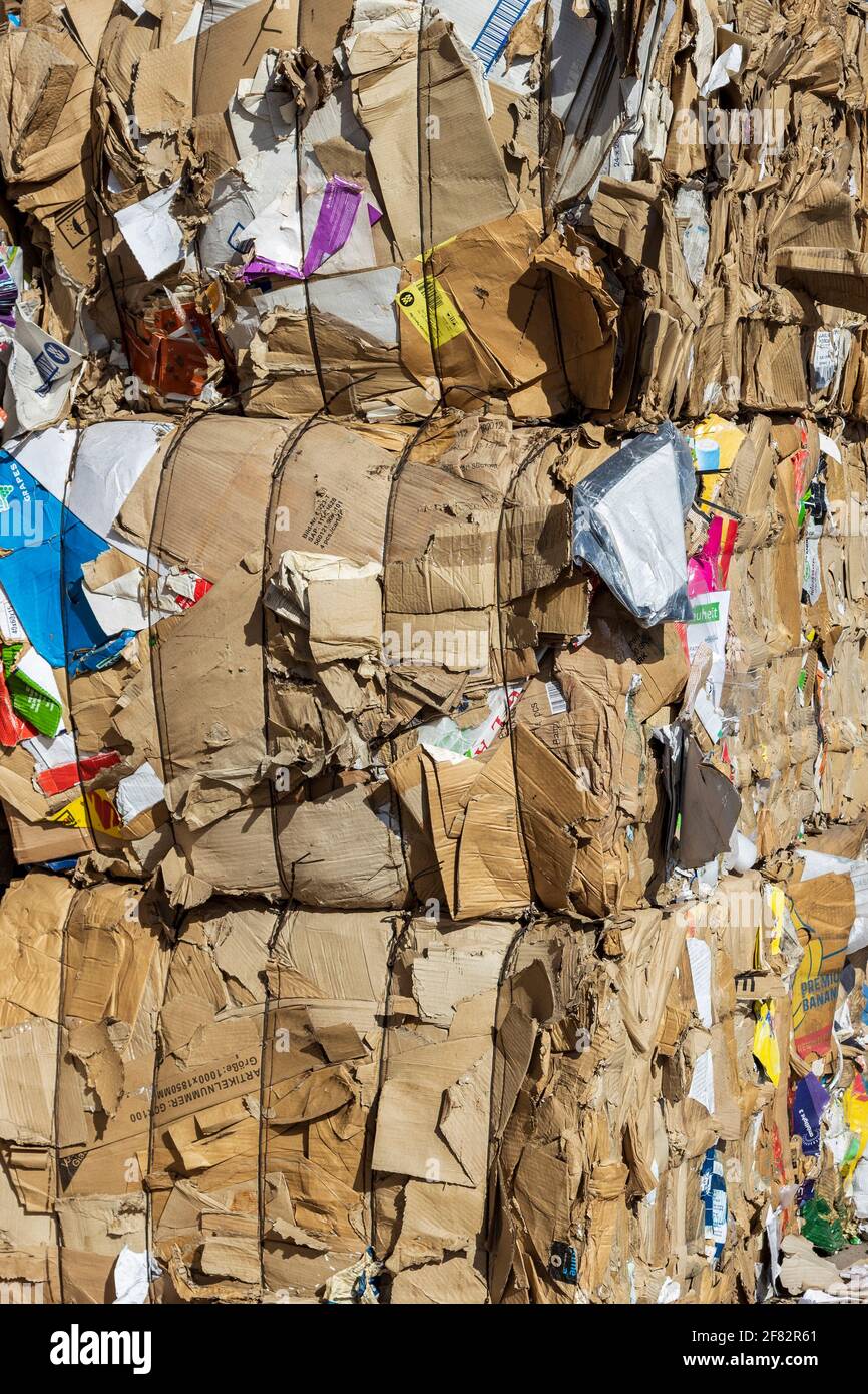 Bales waste paper waste recycling hi-res stock photography and images ...
