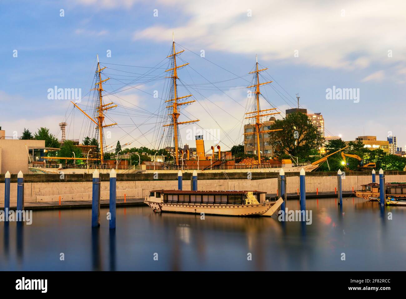 Beautiful evening scene with famous houseboat Yakatabune, Tokyo, Japan ...