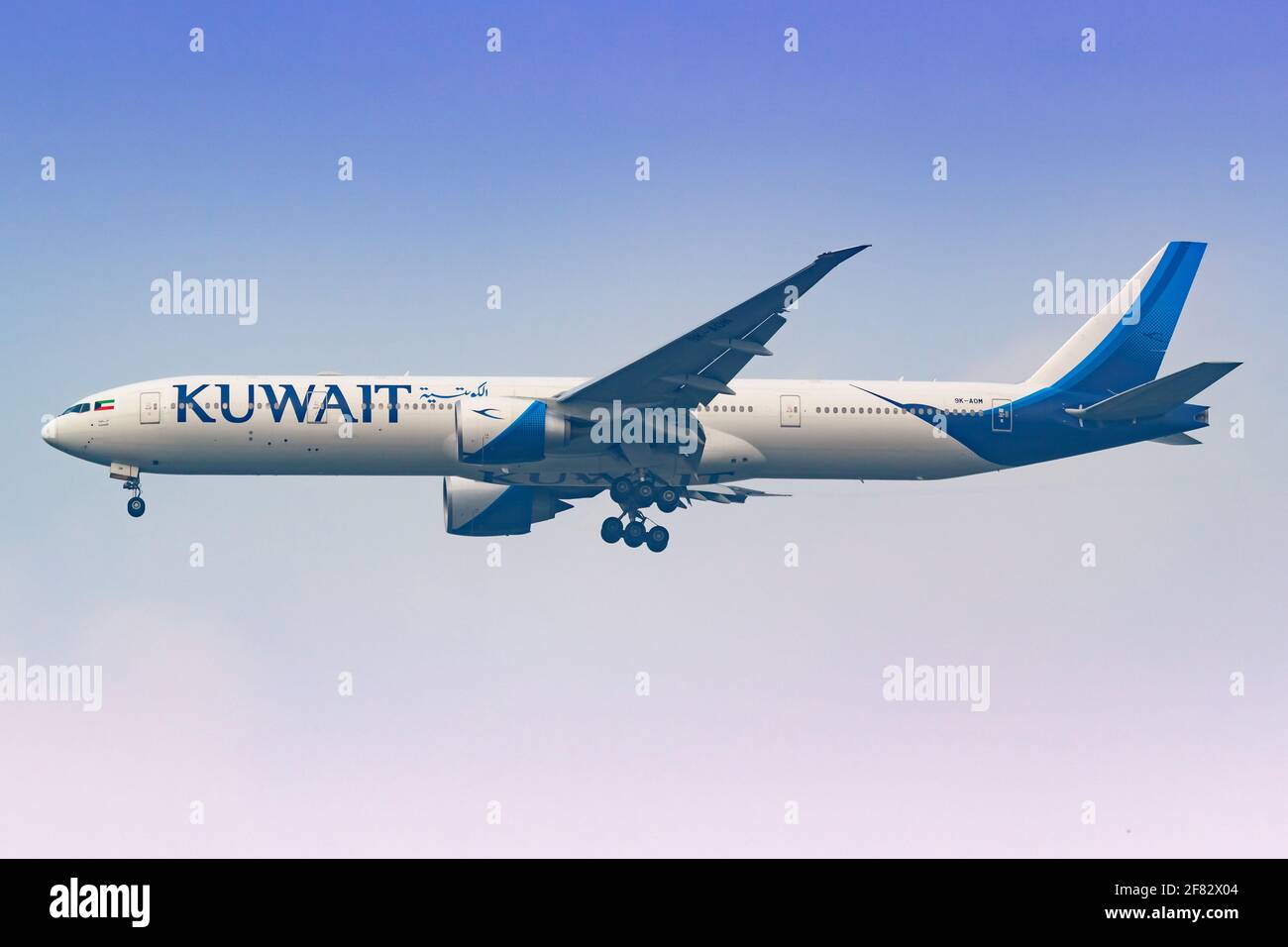 Kuwait airways airplane hi-res stock photography and images - Alamy