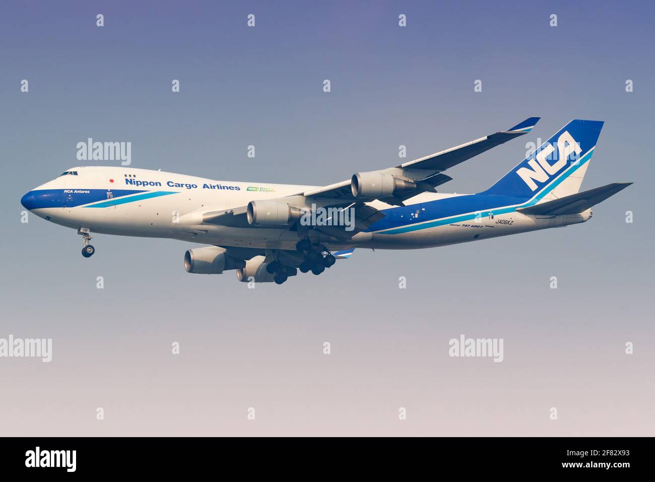 Boeing 747 400pcf hi-res stock photography and images - Alamy