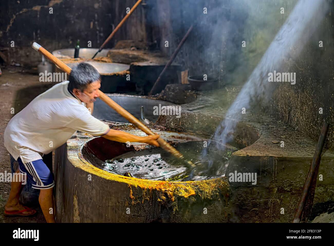 Big wok hi-res stock photography and images - Alamy