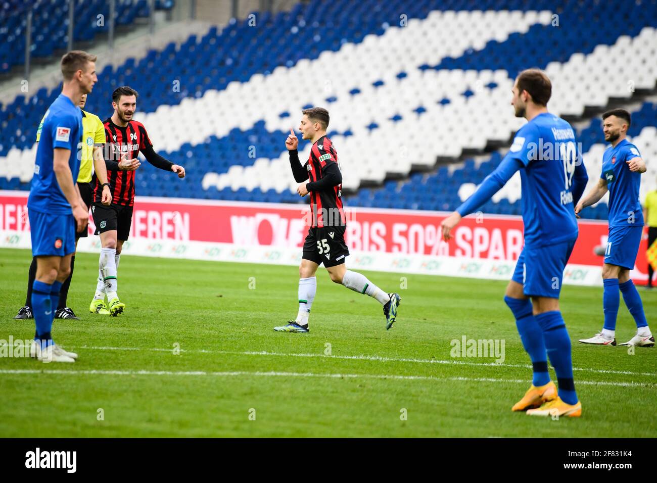 Hanover, Germany. 11th Apr, 2021. Football: 2. Bundesliga, Hannover 96 ...